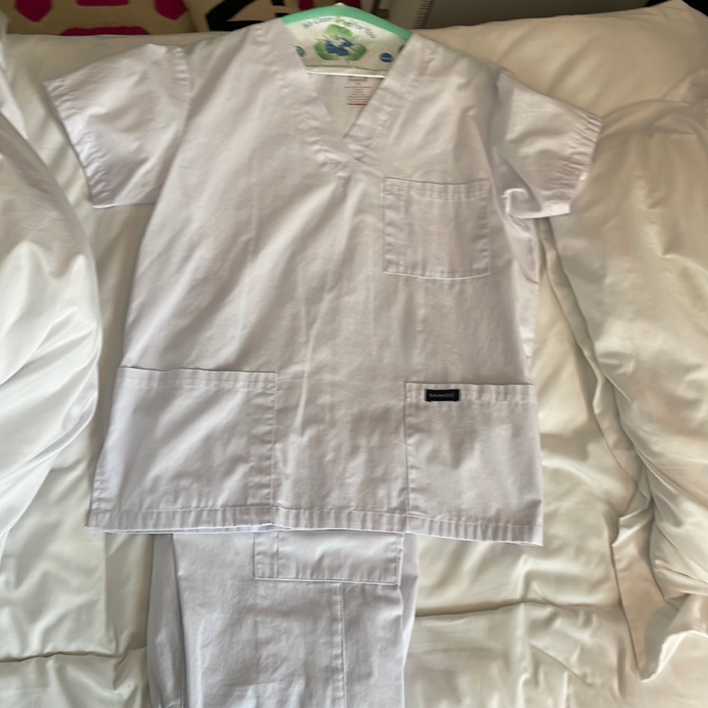 Clean White Scrubs Top And Bottom - Gem